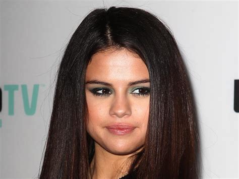 Justin Bieber Attends Selena Gomez Birthday Party Brings Single Rose
