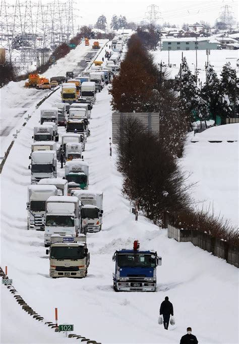【動画】大雪で600台以上が立ち往生 北陸道や東海北陸道 産経ニュース