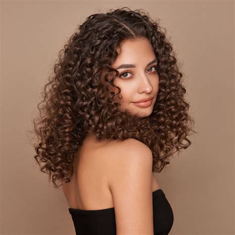 Cabelo cacheado como cuidar dos fios 3A 3B e 3C O Boticário