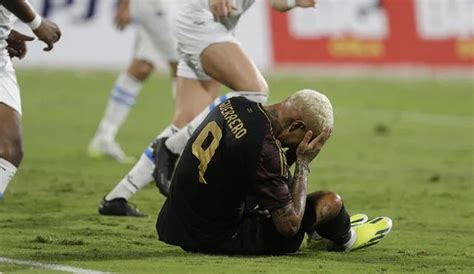 Paolo Guerrero no brilló en el primer triunfo de la selección peruana