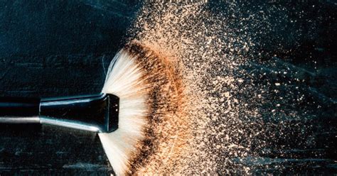 오늘 당장 메이크업 브러시를 빨아야하는 이유