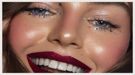 Maquiagem strass como fazer de forma prática e modelos para se