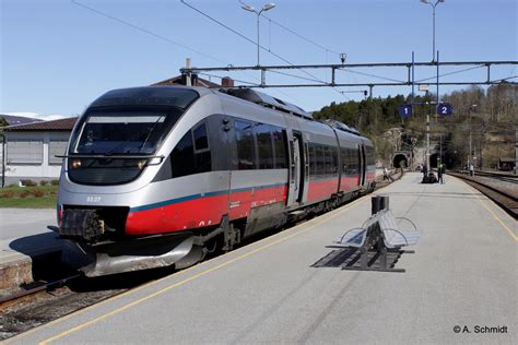 Ein Talent Type 93 Der Nsb Hier Am 25052016 In Dombas Aufgenommen