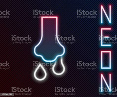 검은 색 배경에 고립 된 빛나는 네온 라인 Runny 코 아이콘 비염 증상 치료 코와 재채기 비강 질환 다채로운 개요 개념 벡터 감기와 독감에 대한 스톡 벡터 아트 및 기타