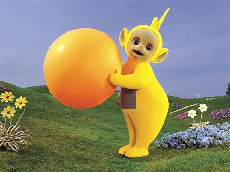 Download Free Teletubbies Laa Laa Holding A Ball Wallpaper
