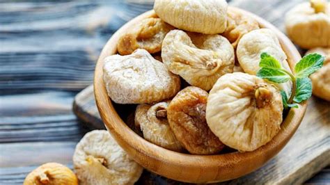 فوائد التين المجفف مع زيت الزيتون للنساء In 2022 Dried Figs Fresh