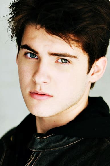 Pretty Little Liars Mike Cest Dur De Se Concentrer Sur Le Jeu Quand