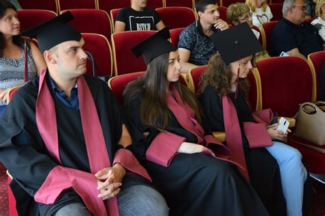 УНСС Дипломираха се магистрите от специалност „Финансов мениджмънт
