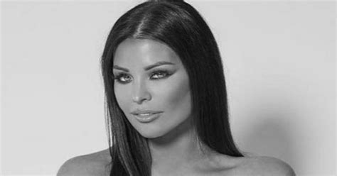 Jess Wright Turns Kim Kardashian As She Strips 100 Nude In Hottest