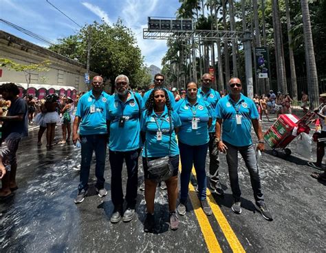 Mais De Pessoas Foram Multadas Por Fazer Xixi Na Rua Durante O Carnaval Do Rio