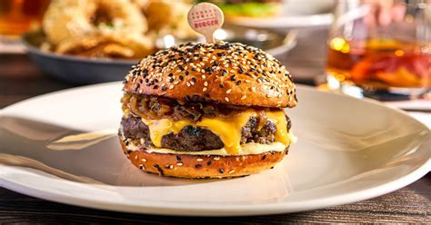 Gordon Ramsays Ultimate Backyard Burger
