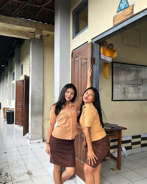Pin Oleh Coup De Graces Di Sma Gaya Model Pakaian Gaya Hijab Mode