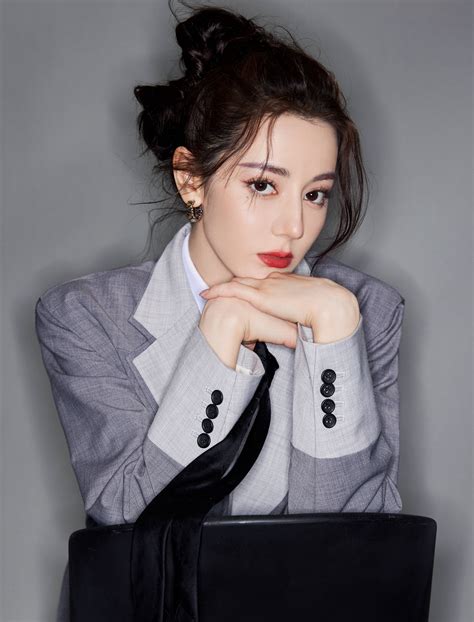 迪麗熱巴扮學生妹「下衣失蹤」辣翻！ 逆天筷子腿網擔心：太瘦了 Et Fashion Ettoday新聞雲