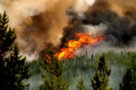 People In Path Of Wildfires In Canadas Northwest Territories To Be