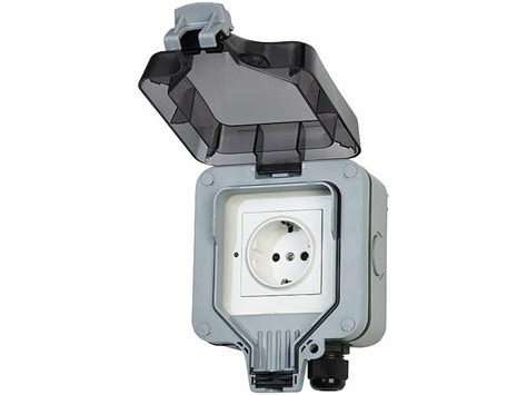 Prise d extérieur connectée en saillie SF 520 avs avec commandes