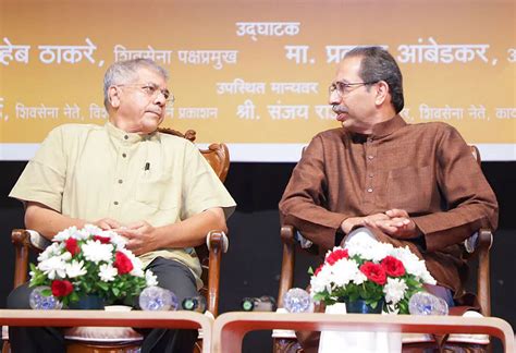 राज्याच्या राजकारणात नवी युती ठाकरे आंबेडकर एकत्र पवारांची काय असणार
