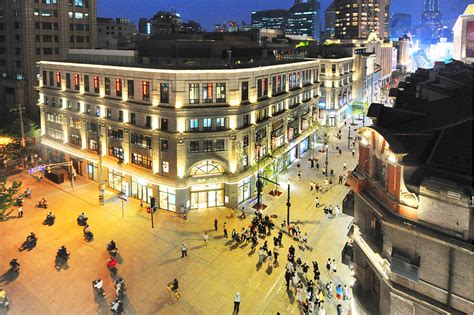 上海南京东路步行街东拓段全线亮灯 将正式开街