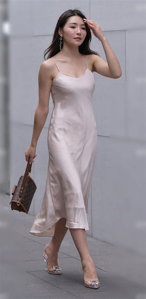 甜美，吊带裙美女 3