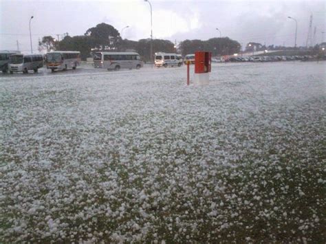 Intervalo da Notícias Chuva de granizo causa estragos em Campo Largo