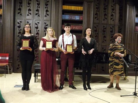 Во полна сала и со бурни аплаузи синоќа беше проследен Новогодишниот концерт на вокално