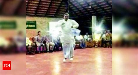 Siddaramaiah Dancing Karnataka Cm Siddaramaiah Dance Video Goes