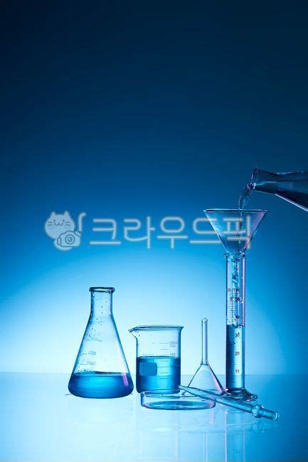 유리 물 액체 파란색 흰색 사진이미지일러스트캘리그라피 Grujoon작가