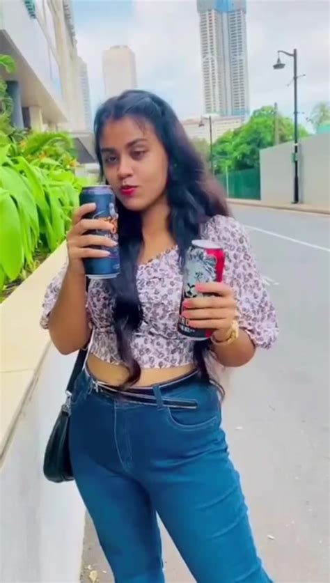 කෙල්ලෙක් උනාම චුට්ටක් විතර බොන්නත් ඕනි ️😌🍺 By ආදරණීය වදන් Lovely Word