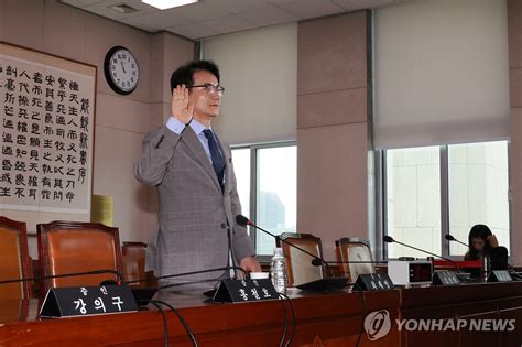 선서하는 최재영 목사 연합뉴스