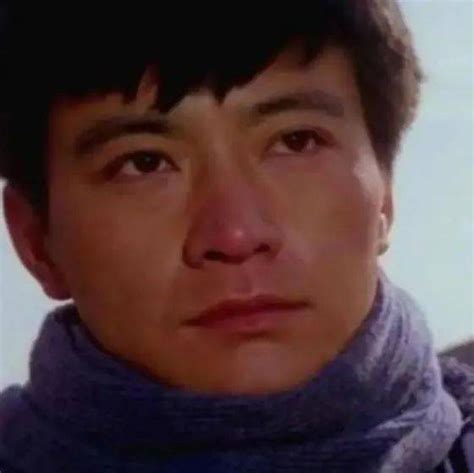 1994年，演员周里京的妻子惨死在家中，女儿吓得浑身颤抖崔新琴妈妈傅春英