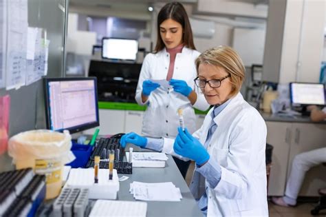 Premium Photo Female Scientist Analyzes Liquid In The Tubes And Types