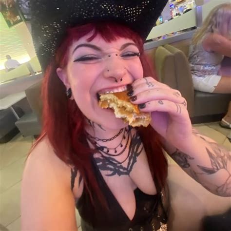 Kaye Kayekenzy Threads Say More