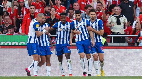 FC Porto vence Benfica na Luz reviravolta e fica a sete pontos da liderança da Liga Observador