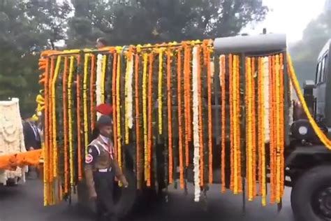 पूर्व प्रधानमंत्री डॉ मनमोहन सिंह को अंतिम विदाई निगमबोध घाट पर