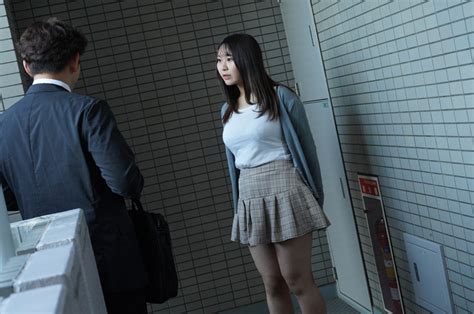 痴女 清楚なフリして爆乳で誘惑してくるこっそり痴女お姉さん 高画質