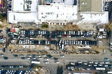 Нийтийн эзэмшлийн зам талбайд зөвшөөрөлгүй үйл ажиллагаа явуулж буй байршлуудыг албадан чөлөөлнө