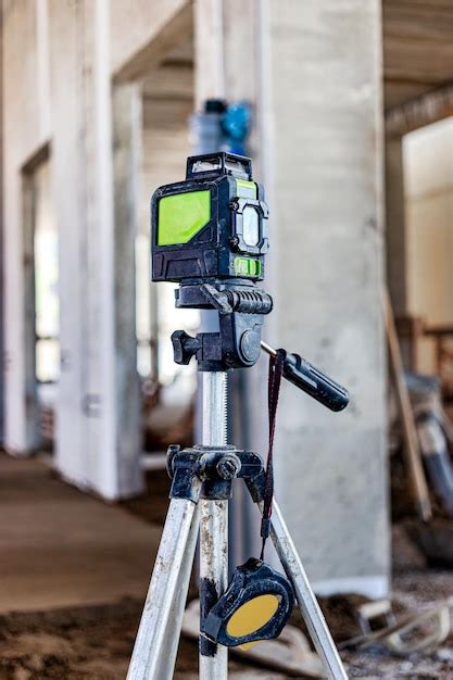 Nível De Laser Em Um Tripé Em Um Canteiro De Obras Fechar Se Fazendo