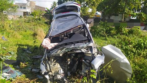 Carro roubado despenca de viaduto e mata quatro Farol de Notícias
