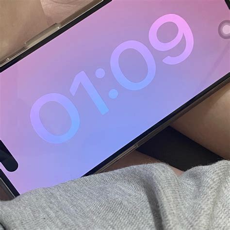 有誰知道iphone這到底啥功能 然後什麼狀況會觸發 然後為什麼晚上甚至出現過深紅色 我以為撞鬼了