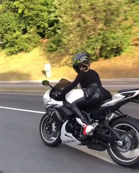Пин от пользователя Worldofmysoul на доске Female Biker Videos в 2022