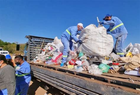 Equipes De Combate à Dengue Recolheram 1045 Toneladas De Inservíveis