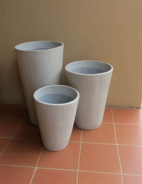 Iris Pot Windy Willows