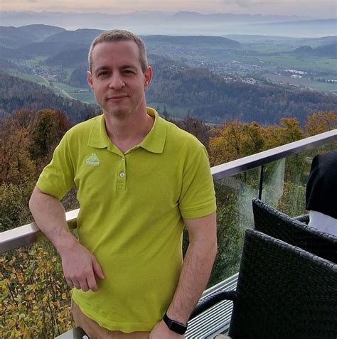 Baterii Eu Care Ar Trebui Să Dau Un Exemplu Pentru întreaga Societate și Să Promovez Doar