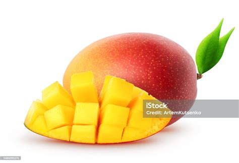 고립 된 망고 과일 전체 망고 과일과 큐브는 클리핑 패스가 있는 흰색 배경에 분리된 나뭇잎이 있습니다 0명에 대한 스톡 사진 및 기타 이미지 Istock