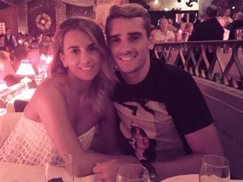 Photo Antoine Griezmann Et Sa Compagne Erika Choperena Attendent Leur
