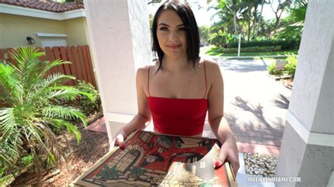 Mylifeinmiami Natana Brooke Pizza Girl Gets A Big Tip 05072020