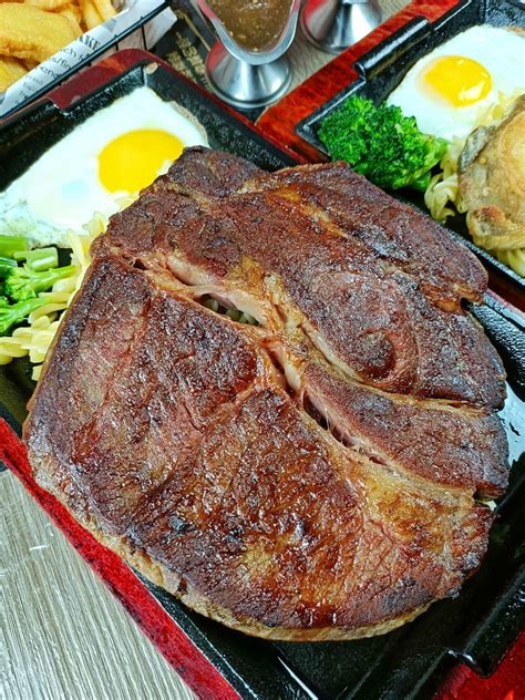 桃園平鎮美食 紅吱吱牛排館 這家牛排館每天都不少人，我好愛吃巴沙魚排啊！！ （邀約） 民宿女王芽月 美食旅遊全台趴趴走