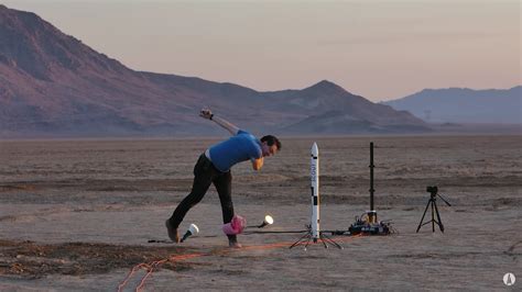 Home Built Rocket Model Lands Vertically Using Thrust Vectoring Space