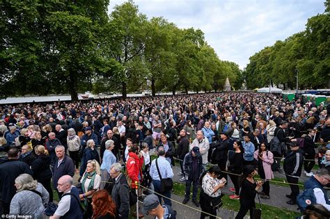 Thousands Of Mourners Continue To Join Queue To See The Queen As Wait