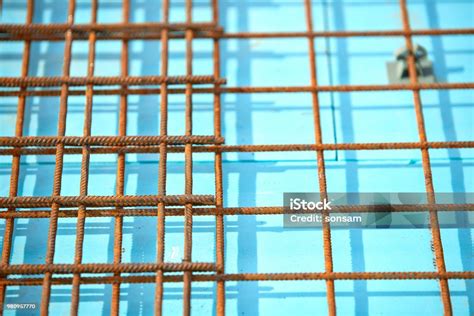 바닥 단 열 및 와이어 메쉬 Rebars 철근 콘크리트에 강철 0명에 대한 스톡 사진 및 기타 이미지 0명 강철 개념