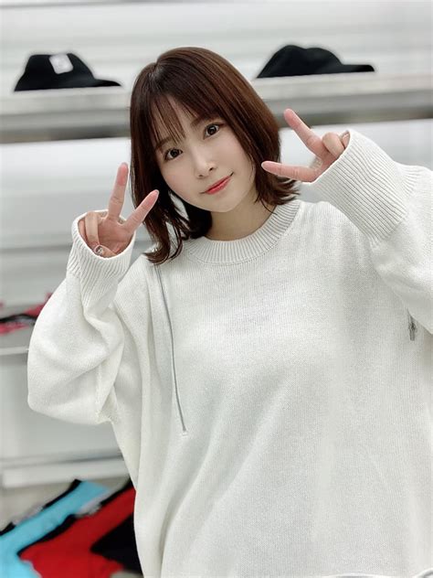出道五周年迎来造型大突破人气女优河合あすな以粉色头发诠释全新力作 知秀网